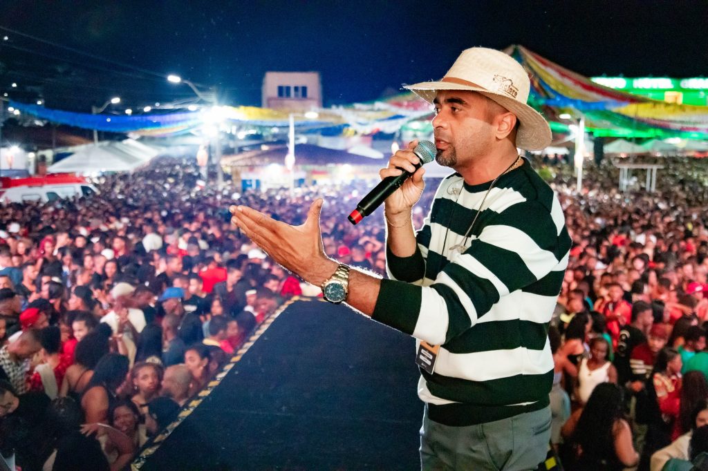 Apresentador Anderson Cardoso é agredido por integrantes da banda de ...